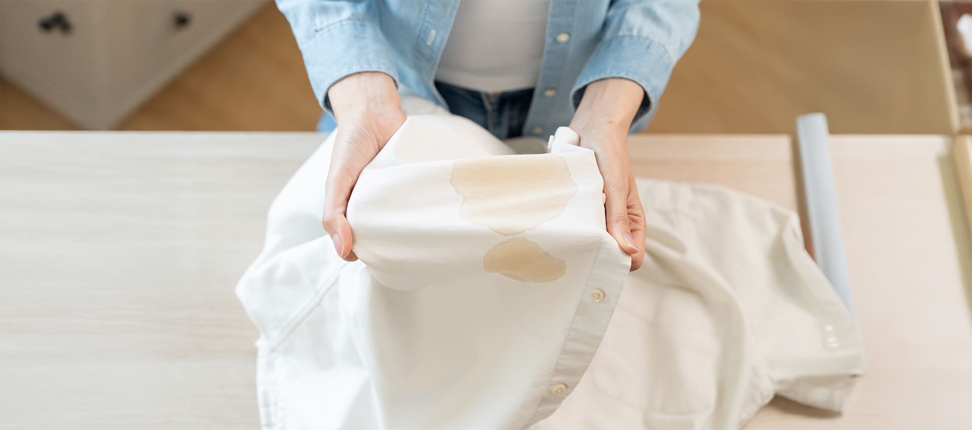 Cara Menghilangkan Noda Luntur Pada Baju Putih dan Baju Berwarna